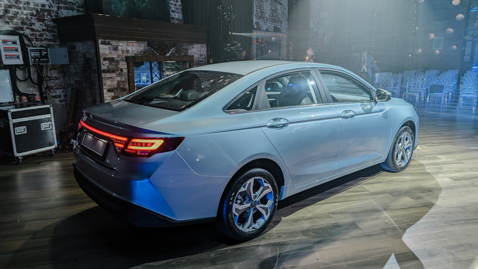 Дебют новых моделей бренда Livan в России и первые впечатления от седана S6Pro и кроссовера ...