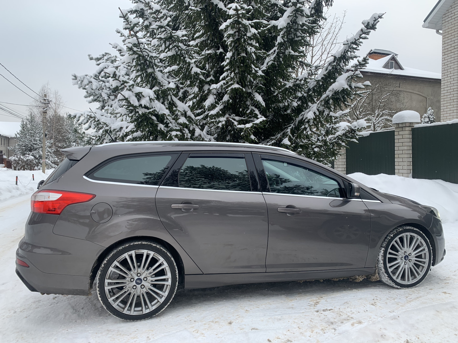 Спойлер на месте, мелочи — Ford Focus III Wagon, 2 л, 2014 года ...