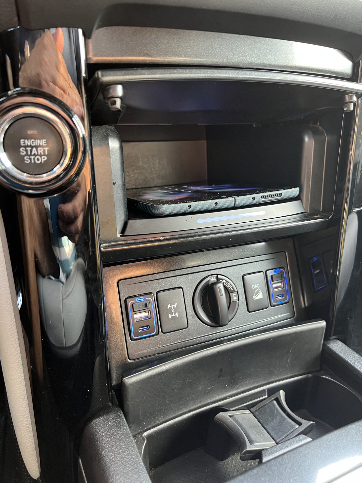 USB розетки — Toyota Land Cruiser Prado 150-series, 2,7 л, 2016 года ...