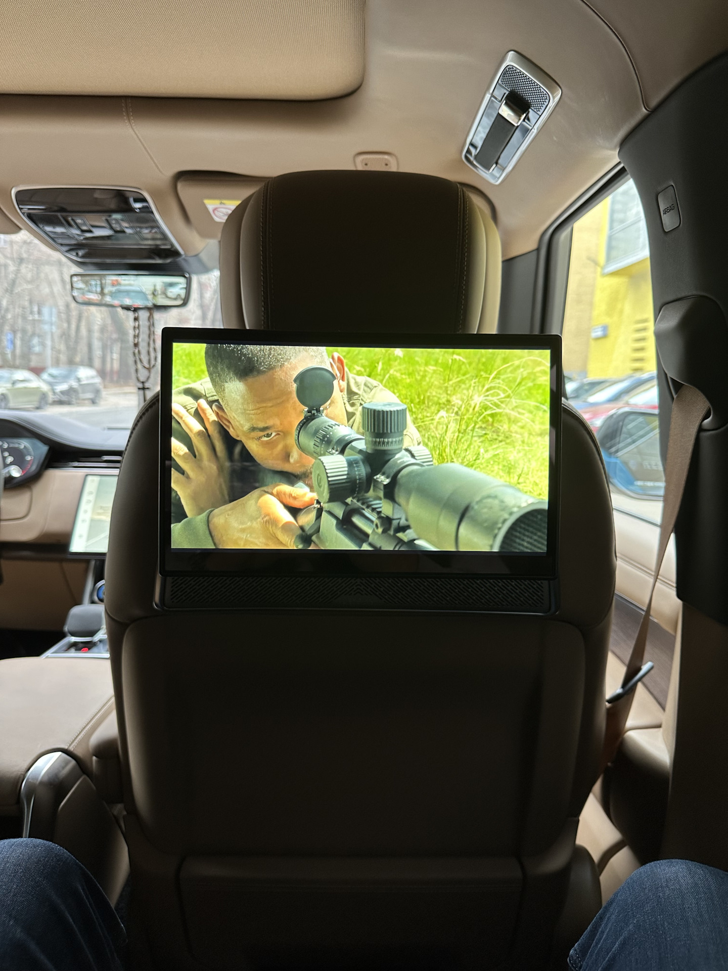 Apple TV и шумка дверей — Land Rover Range Rover (5G), 3 л, 2023 года ...