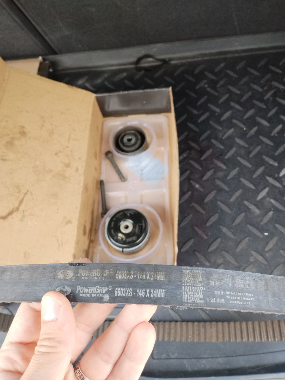 Замена ГРМ с роликами, прокладки клапанной крышки, сальника коленвала ...