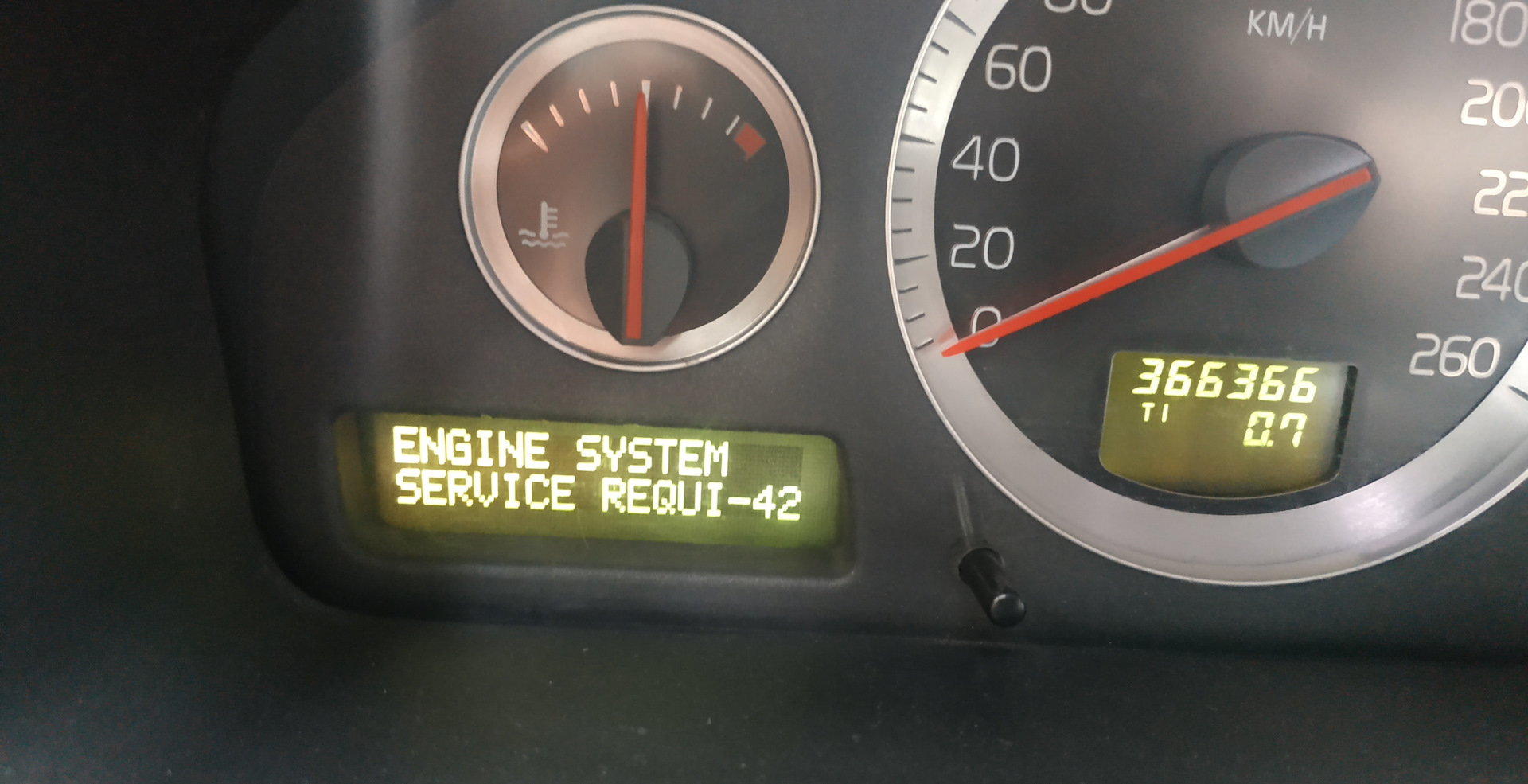 Engine system service required 42 — Volvo XC90 (1G), 2,4 л, 2024 года ...