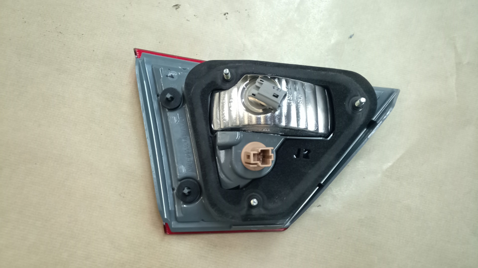 8450006965 Фонарь задний внутренний левый LADA | Запчасти на DRIVE2