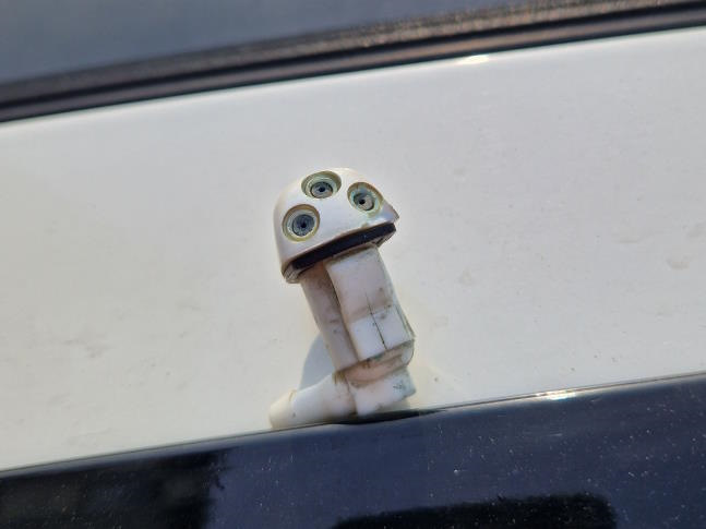 Запись #2. Заменил форсунки омывателя и установил пружинку лючка ...