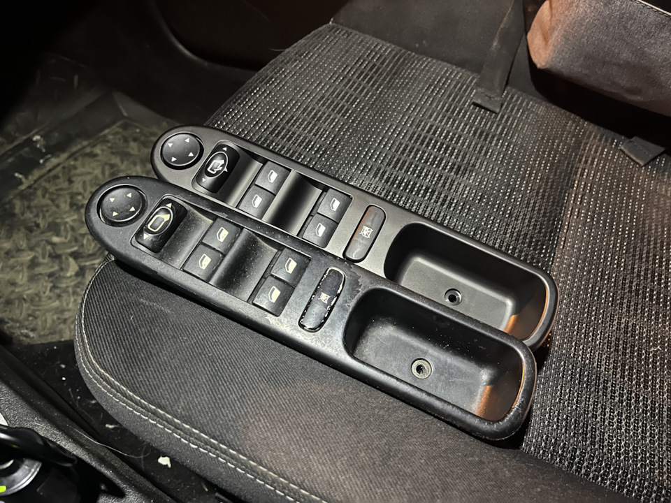 105.) Приятные мелочи. Блок стеклоподъемников — Peugeot 307, 1,6 л ...