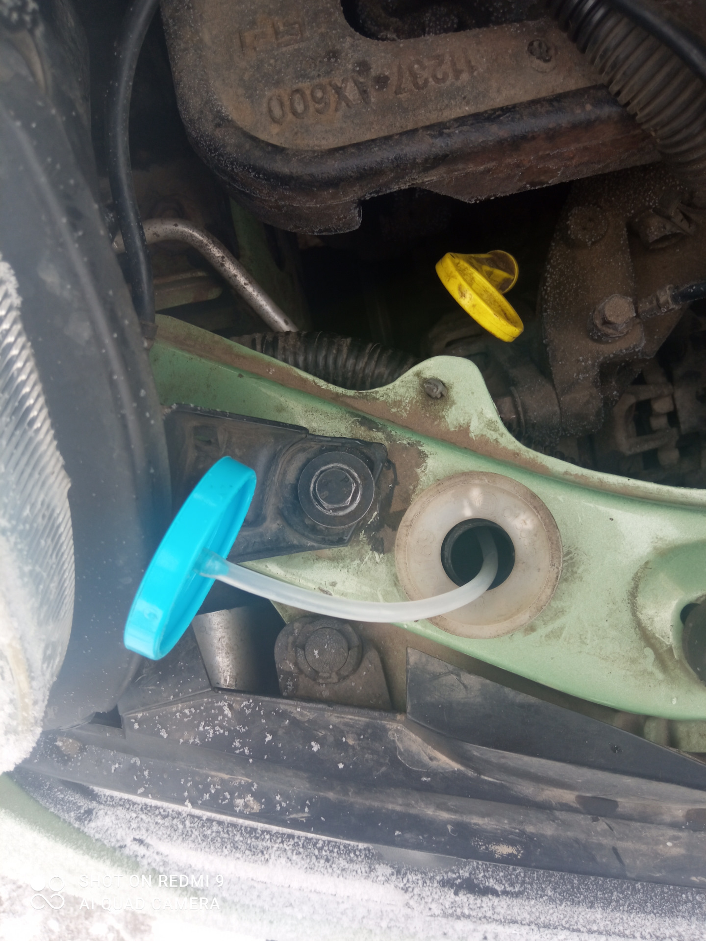 еще меньше, все как у всех- крючок капота, пробка омывайки, ковры ...