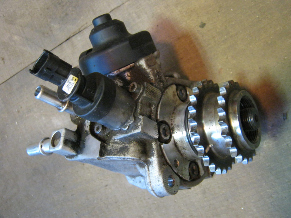 Топливный насос высокого давления (ТНВД) на Hyundai ix35, KIA Sportage ...
