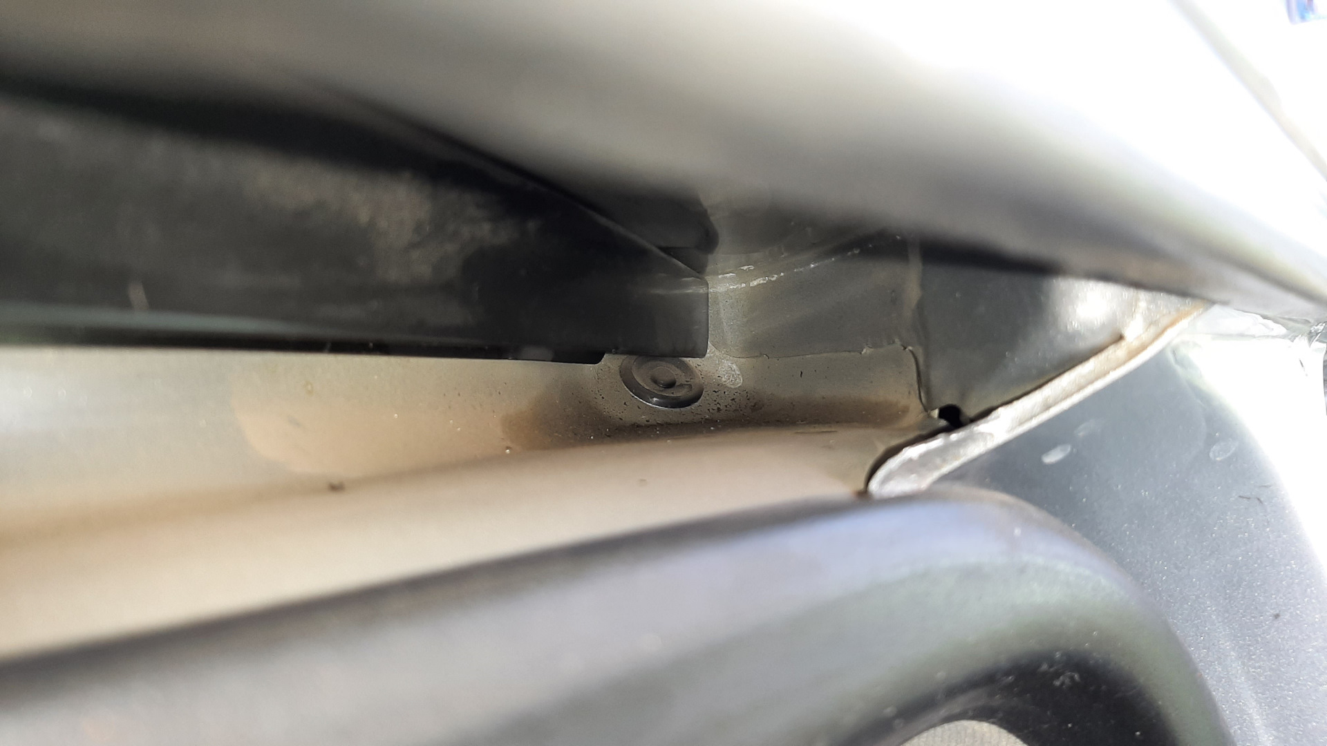Смазка сдвижной двери — Volkswagen Multivan (T5), 2 л, 2012 года ...
