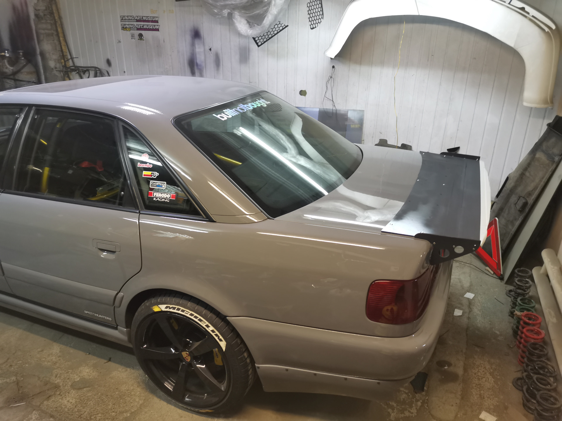 Смена имиджа, выдвижной спойлер снял — Audi S4 (C4), 2,2 л, 1992 года ...