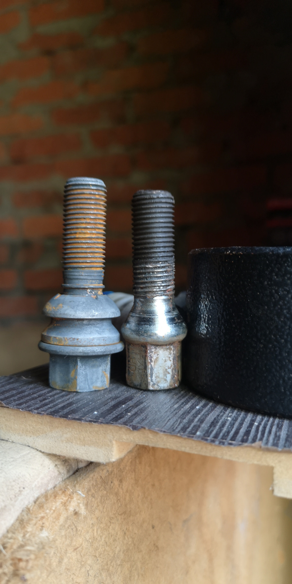 § 397. Замена колесных болтов на VAG WHT002529! — Volkswagen Touareg ...