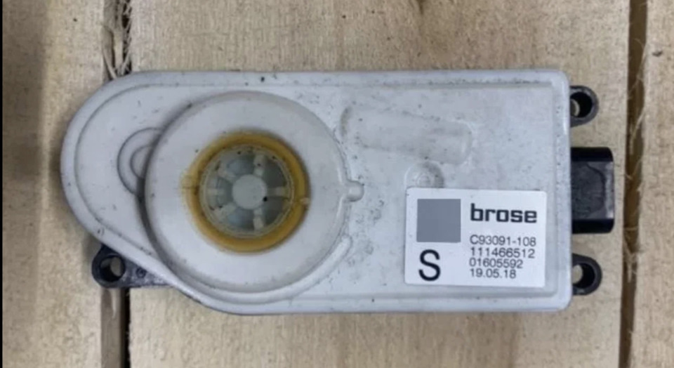 Моторчик НИЖНИХ жалюзи. — BMW 5 series Touring (G31), 2 л, 2018 года ...