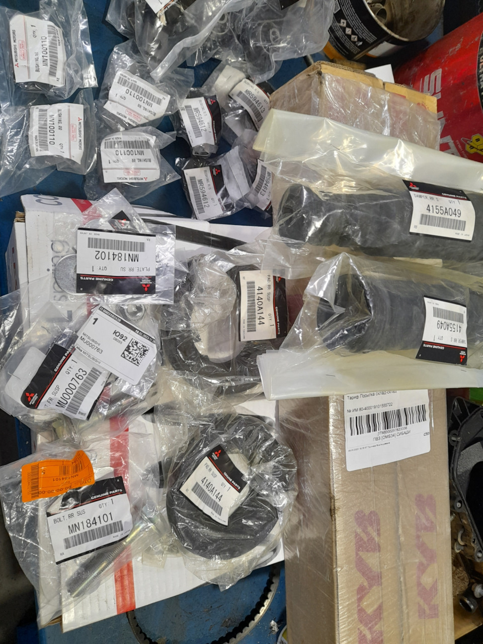 MN184101 БОЛТ ЗАДНИЙ РАЗВАЛЬНЫЙ+ ШАЙБА ASX (10-…), LANCER (07 ...