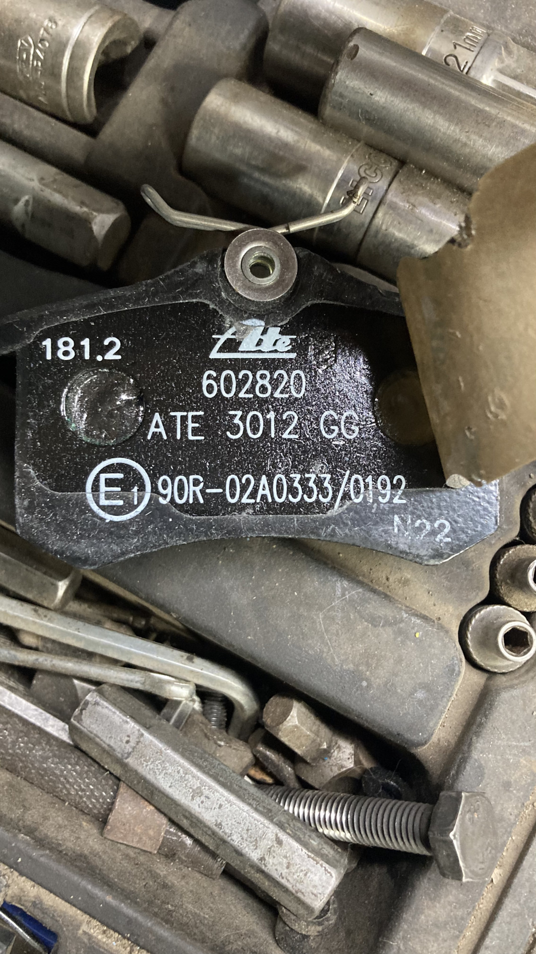 Очередная замена задних тормозных накладок — Volkswagen Polo Sedan, 1,6 ...