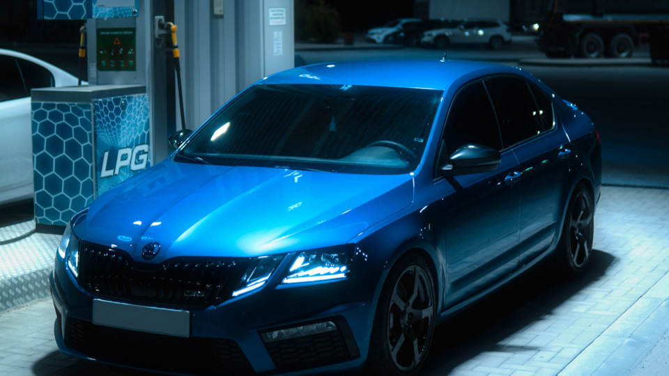 Skoda Octavia RS A7 Mk3 2.0 бензиновый 2018 | VRS 400 LIM BLUE на DRIVE2