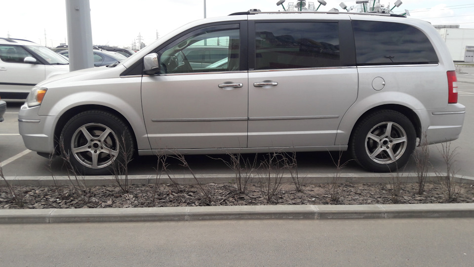 Замена шлангов охлаждения АКПП — Chrysler Grand Voyager V, 2,8 л, 2010 ...