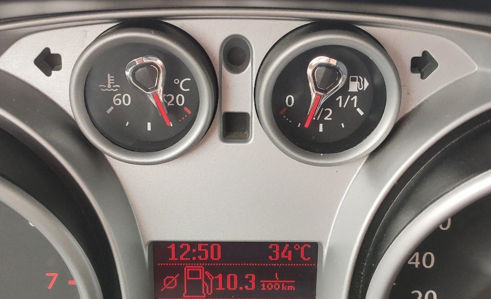 Потёк расширительный бачок после карантина — Ford Focus Hatchback II, 2 ...