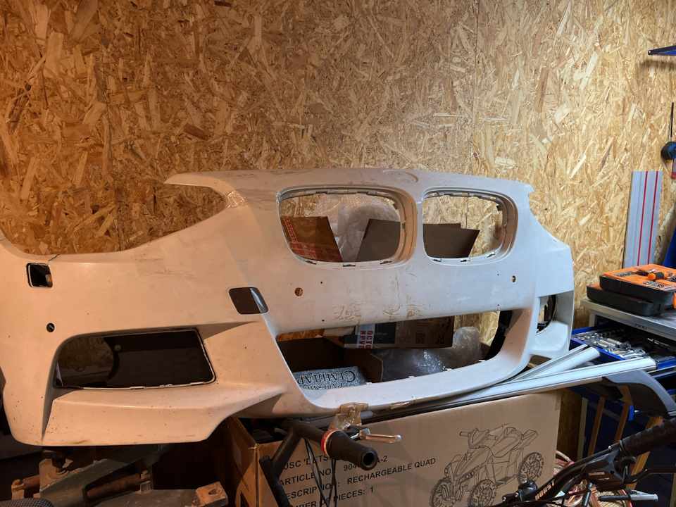 Передний бампер м- пакет под ремонт плюс навесное. на BMW 1 series (F20 ...