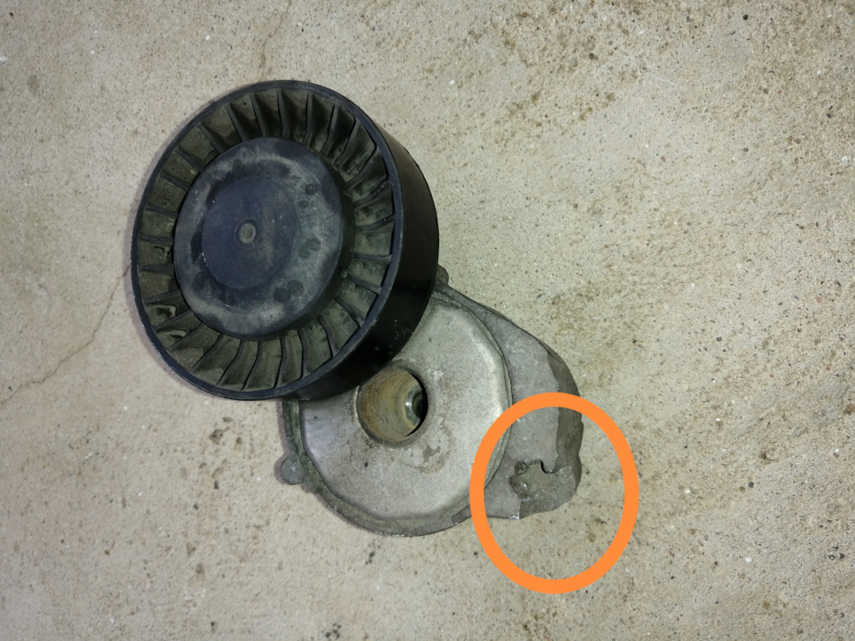 Замена ремня генератора и натяжителя — Volvo S80 (2G), 2,5 л, 2010 года ...