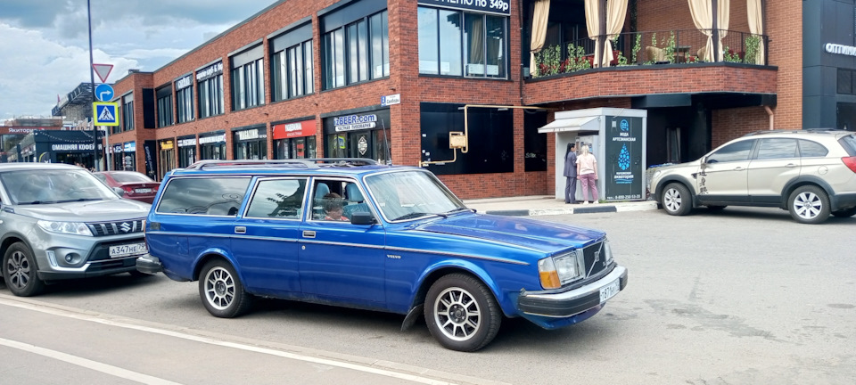 Фотогеничен он однако! — Volvo 245, 2,1 л, 1980 года | встреча | DRIVE2