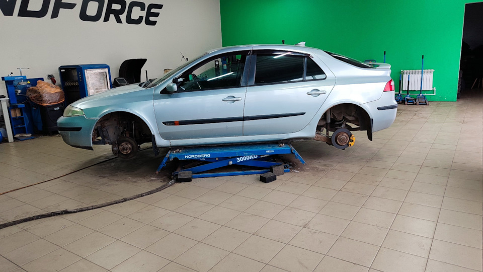 поиск мозгов с f4p — Renault Laguna II, 1,8 л, 2001 года | своими ...