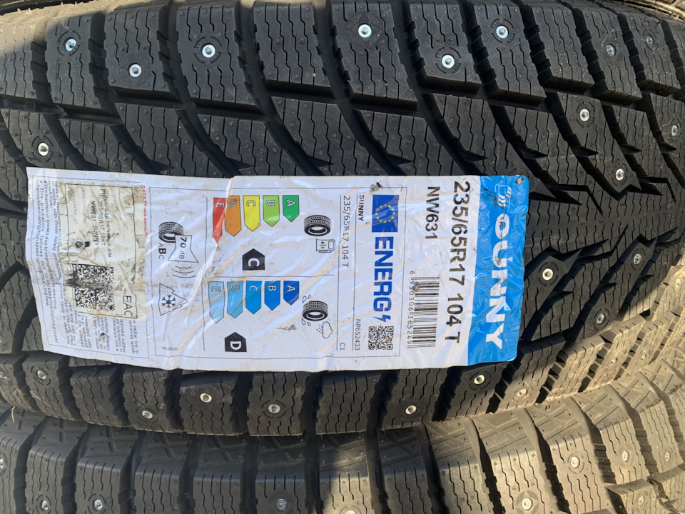 Шины зимние шипованные 235/65 R17 на Chevrolet Captiva (1G), Honda CR-V ...