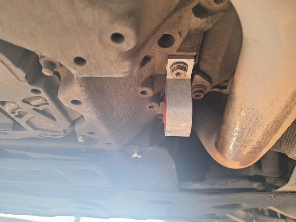 устранение вибрации выхлопа на 3.0 TFSI — Audi A8 (D4), 3 л, 2013 года ...