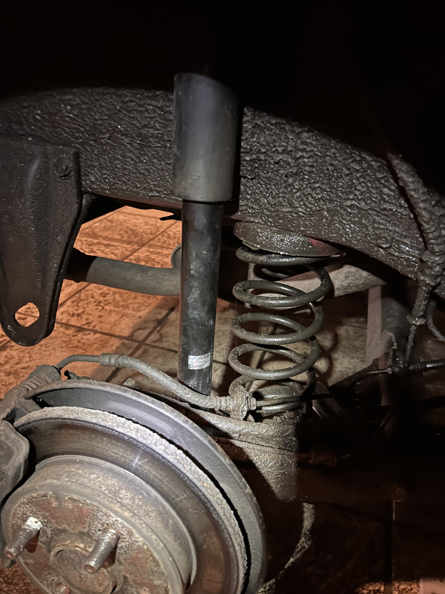 Замена задних амортизаторов своими руками — KIA Picanto (2G), 1,2 л ...