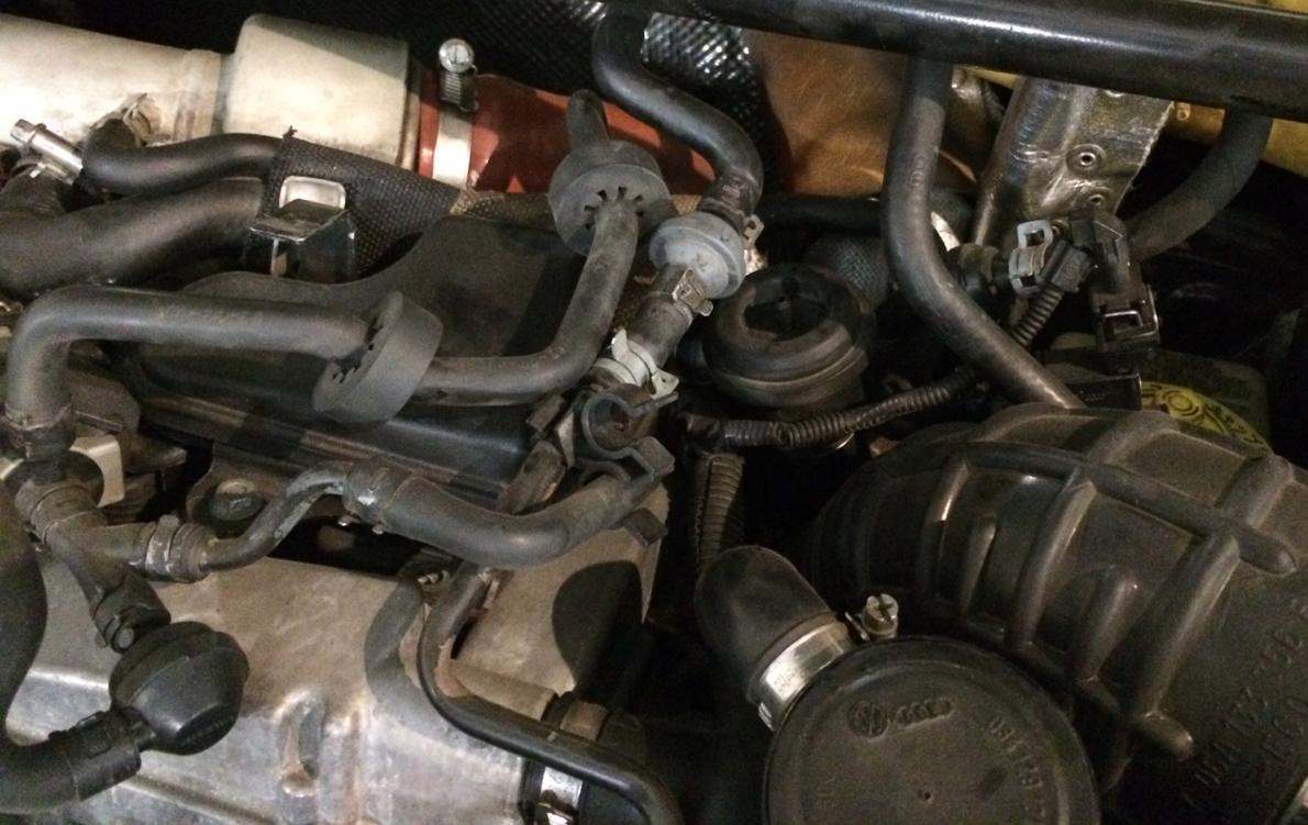 Замена байпаса, патрубка управляющей магистрали и хомутов системы ...