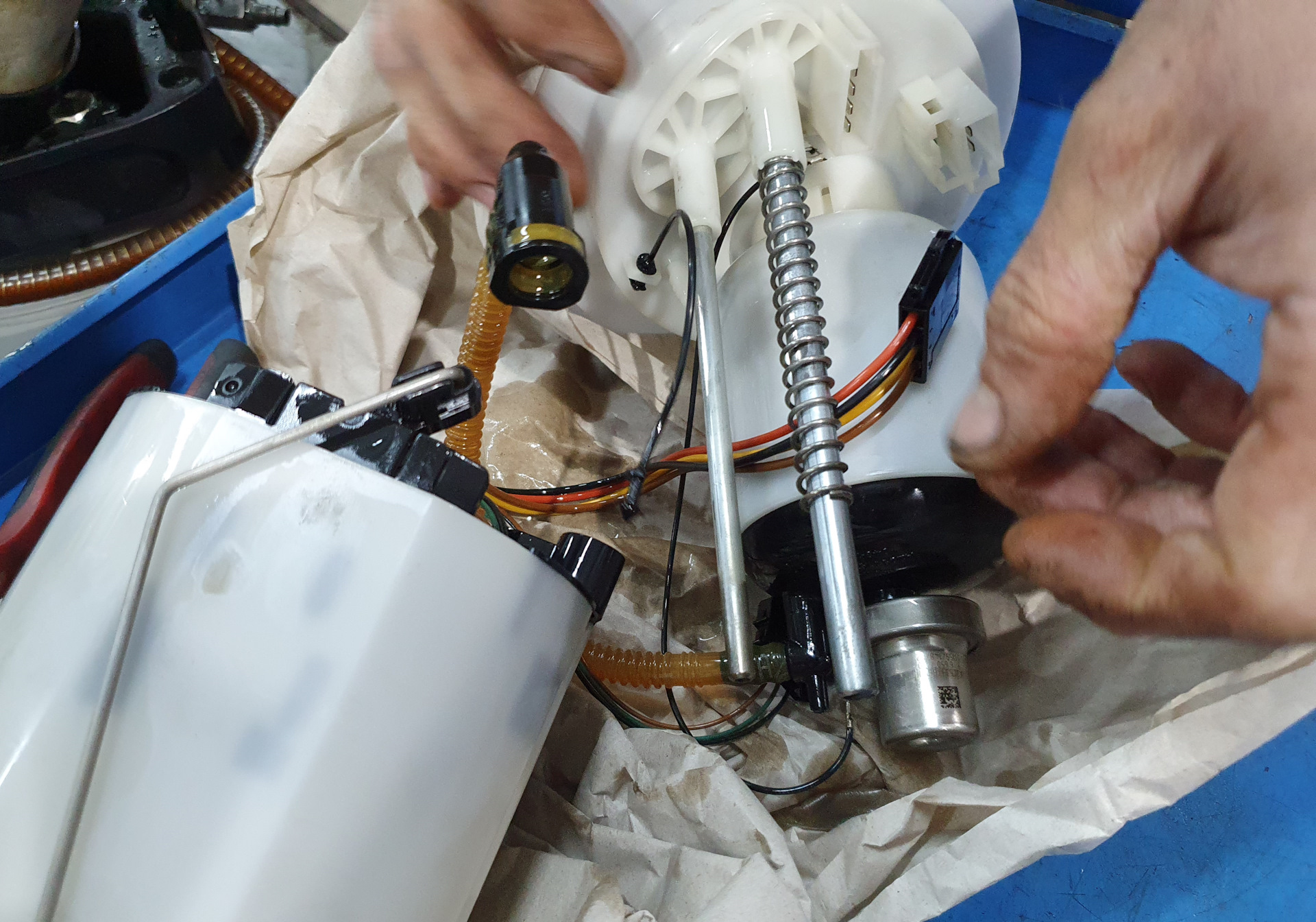 Замена фланца топливного фильтра, главного цилиндра сцепления ...