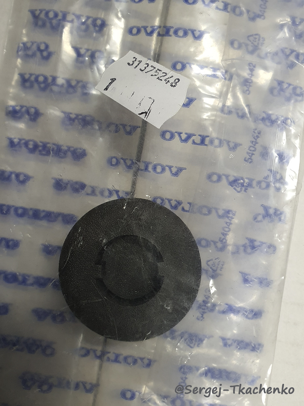 #3 Крепление крышки мотора — Volvo XC70 III, 2,4 л, 2015 года | своими ...