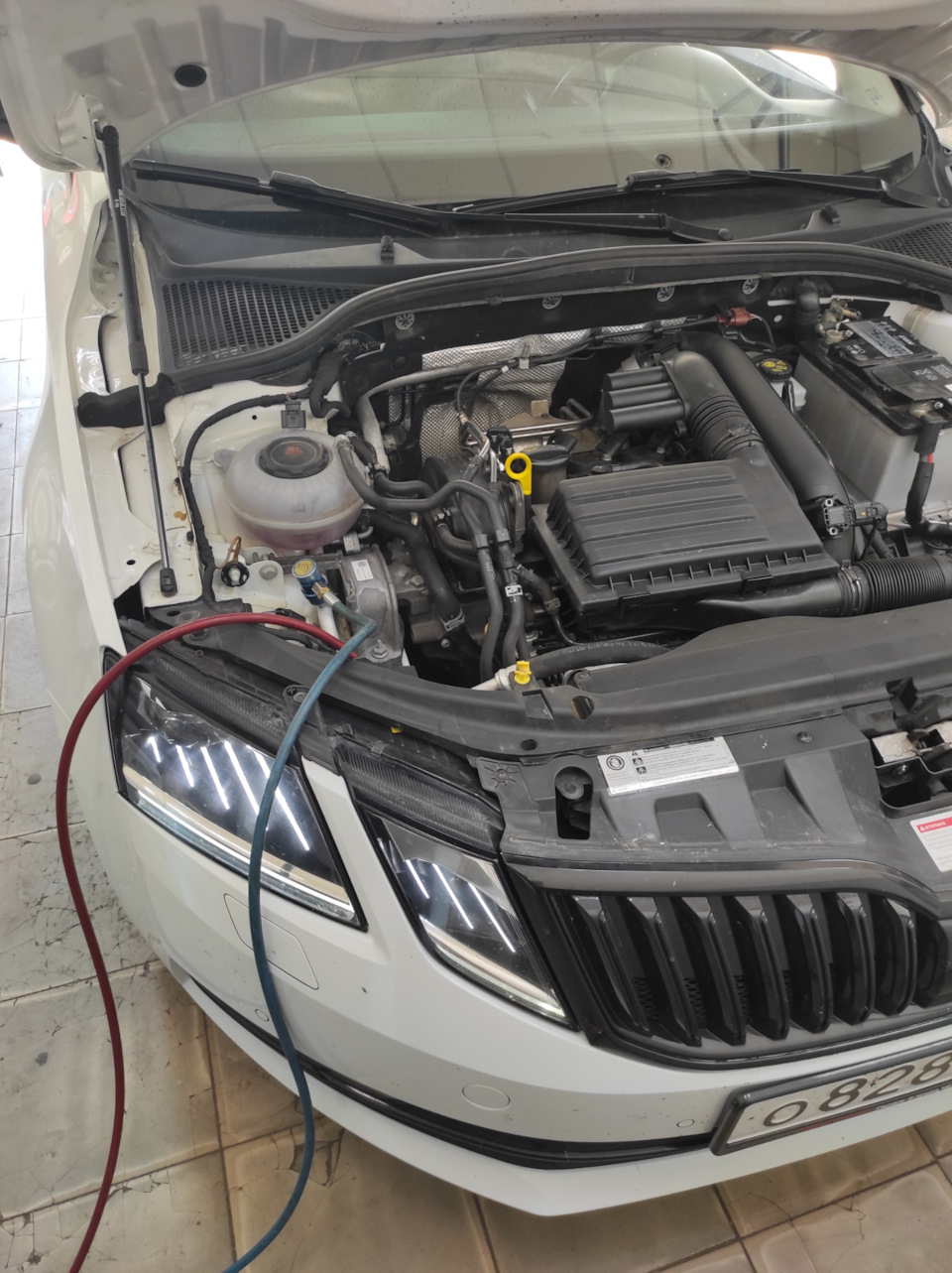 14 Дозаправка кондиционера — Skoda Octavia A7 Mk3 1 4 л 2018 года