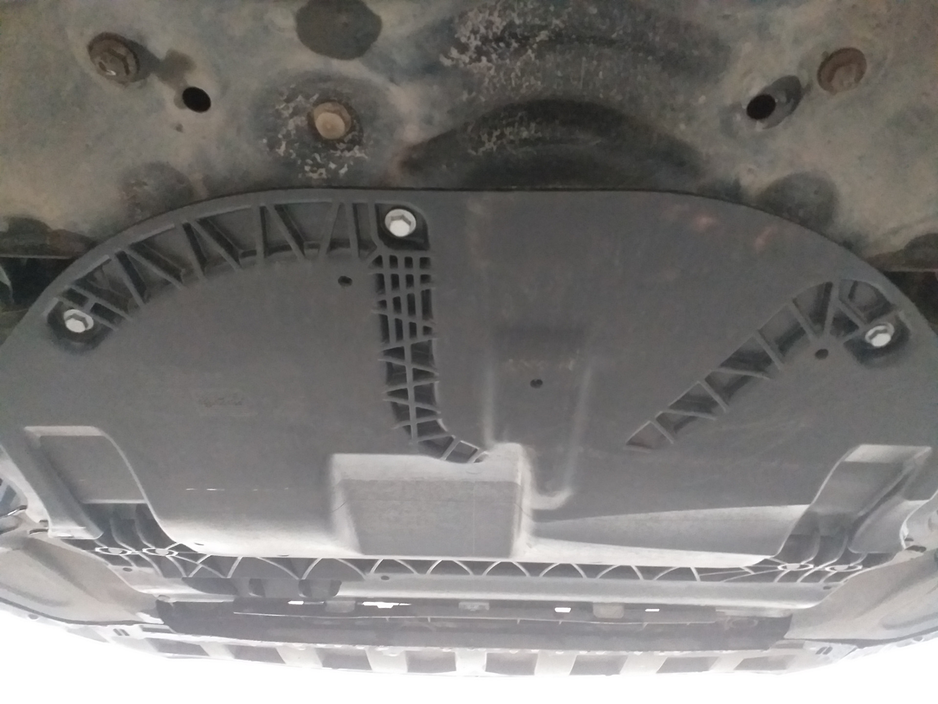 Установка оригинальной защиты — Skoda Rapid (1G), 1,6 л, 2018 года ...