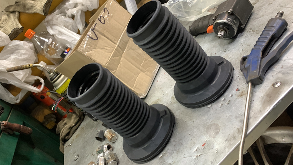 Приводной ремень. Пыльники передних амортизаторов. Замена. — Mitsubishi ...