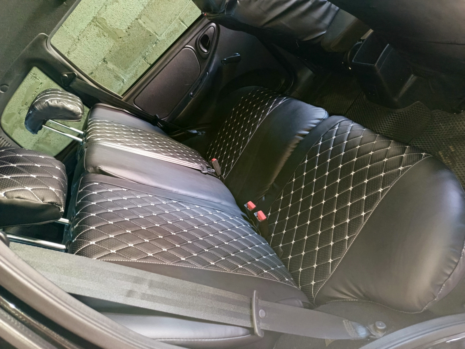 Чехлы из экокожи и подогрев задних сидений нива тревел — Lada Niva ...