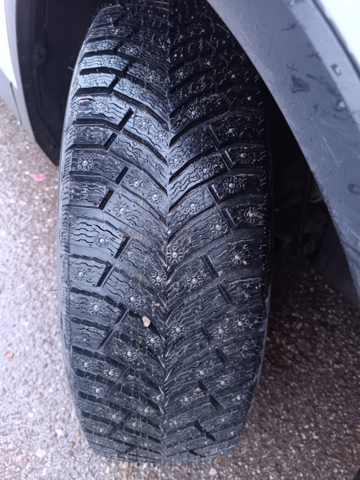 Шины зимние шипованные Michelin 215/65 R17, литые диски Volkswagen ...