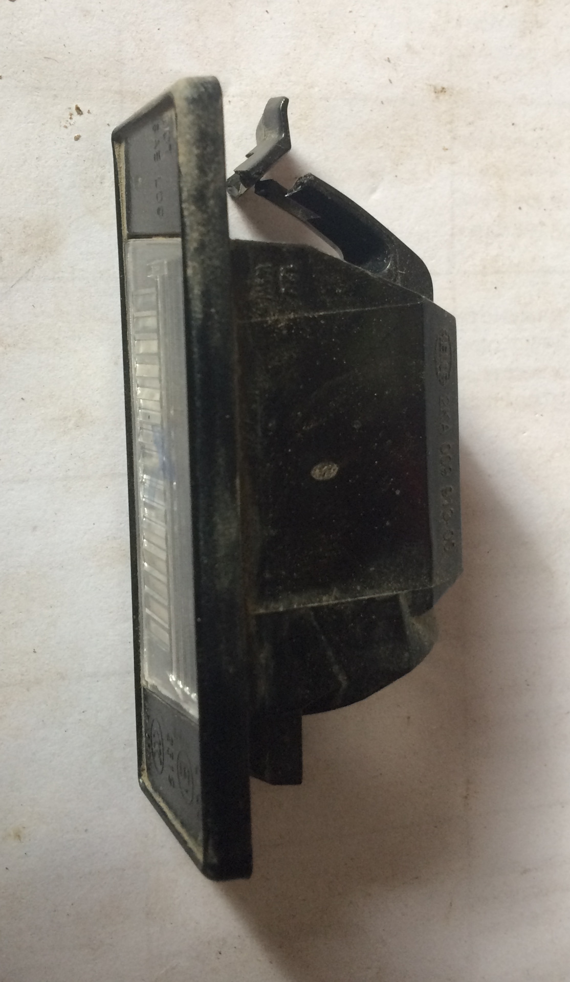 Замена лампочки подсветки номера — Nissan X-Trail II (t31), 2 л, 2014 ...