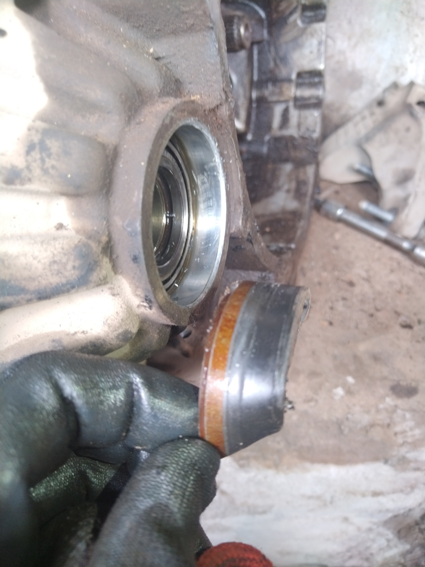 Замена заднего сальника коленвала и сальников приводов. Снова пешеход ...