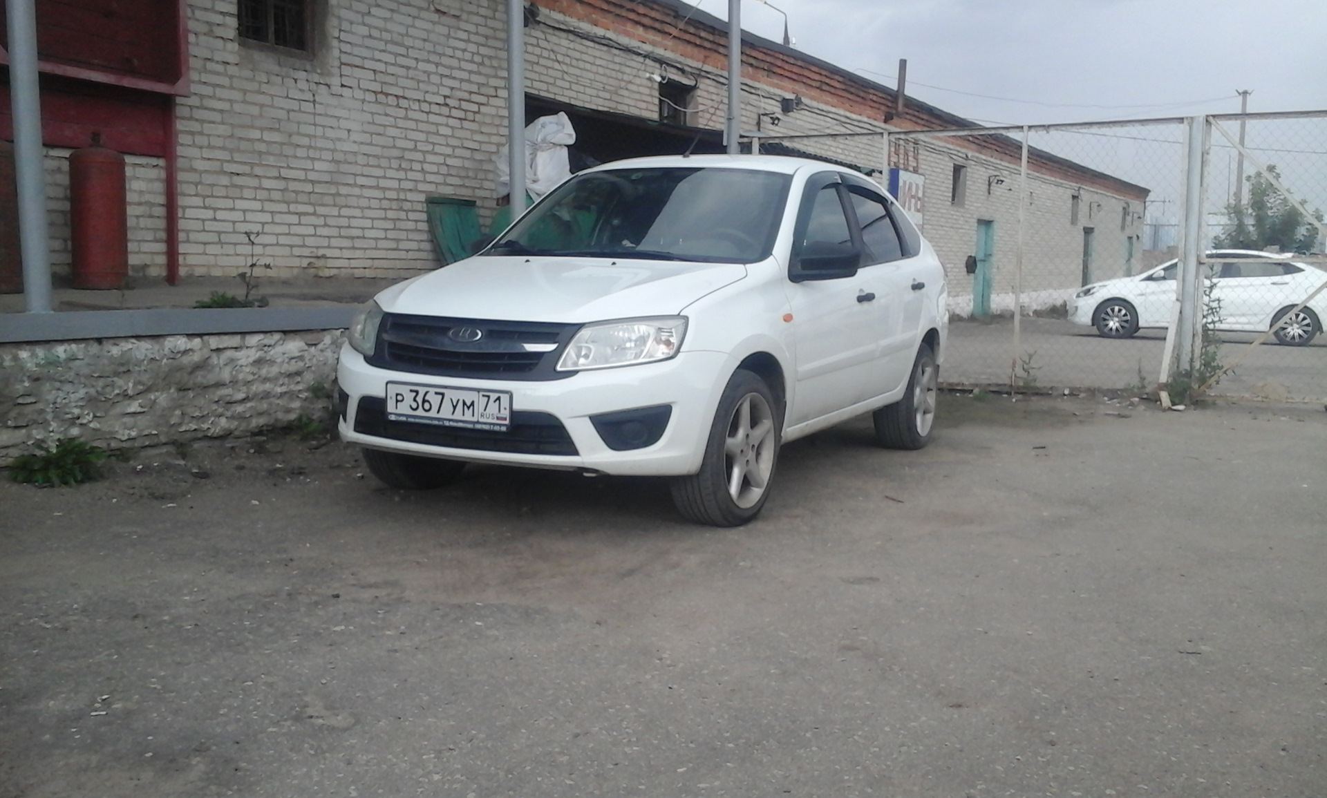 Большие колеса на Гранту — Lada Гранта лифтбек, 1,6 л, 2016 года | шины ...