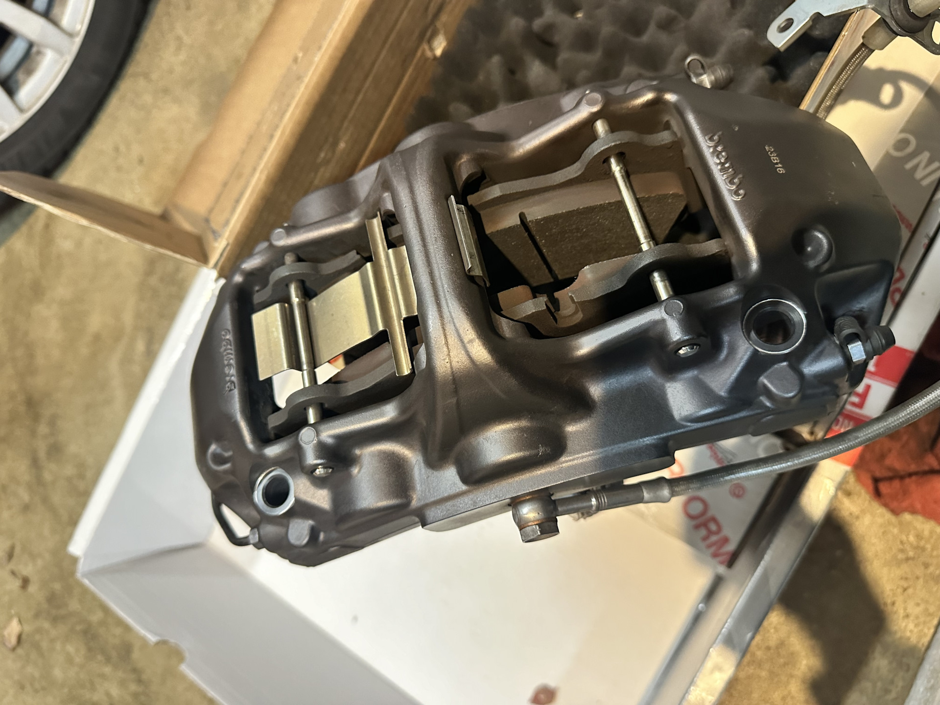 Brembo куплены — Hyundai Veloster (2G), 2 л, 2022 года | тюнинг | DRIVE2