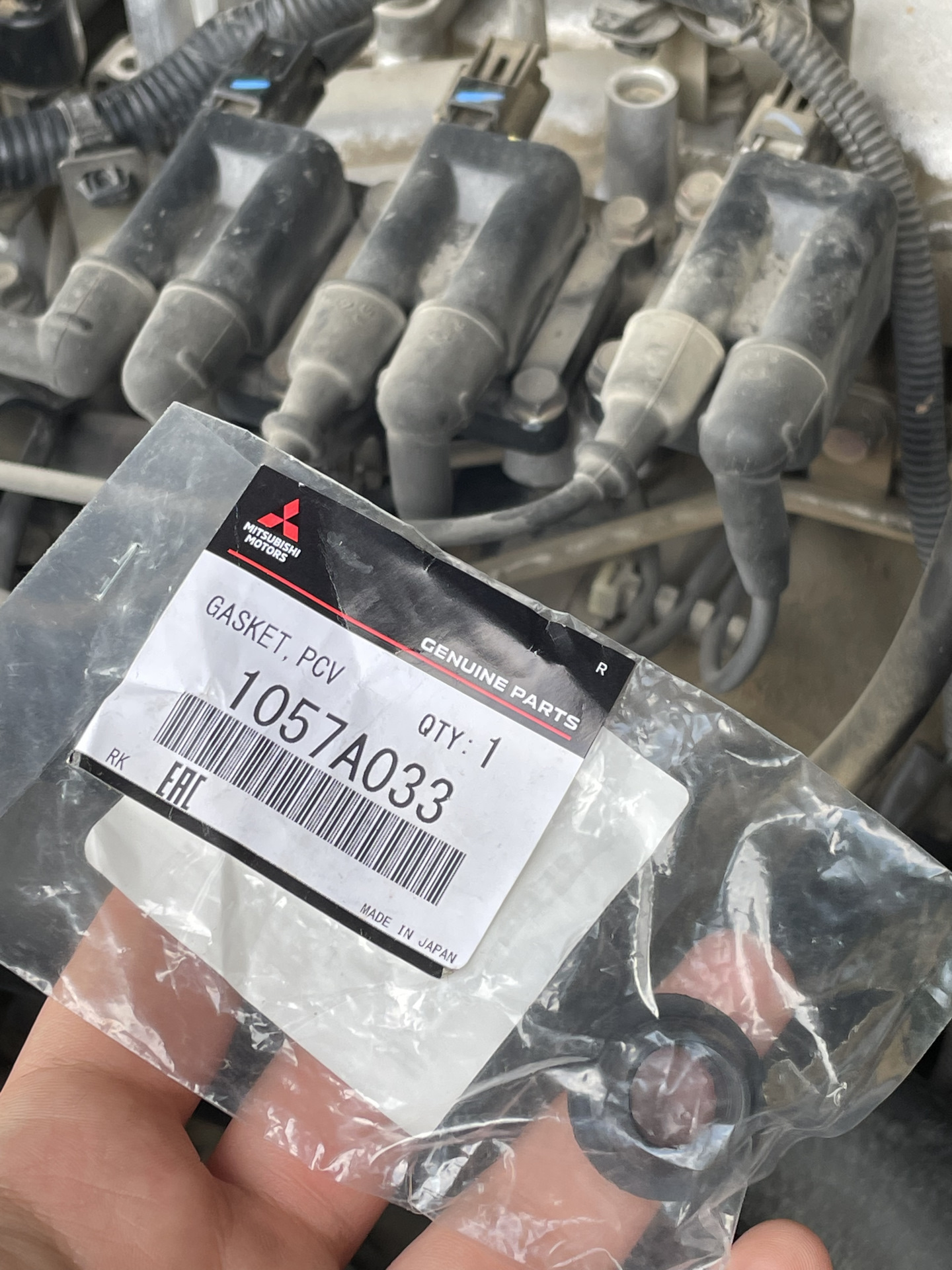 Течь прокладки PCV клапана — Mitsubishi Pajero (3G), 3 л, 2006 года ...