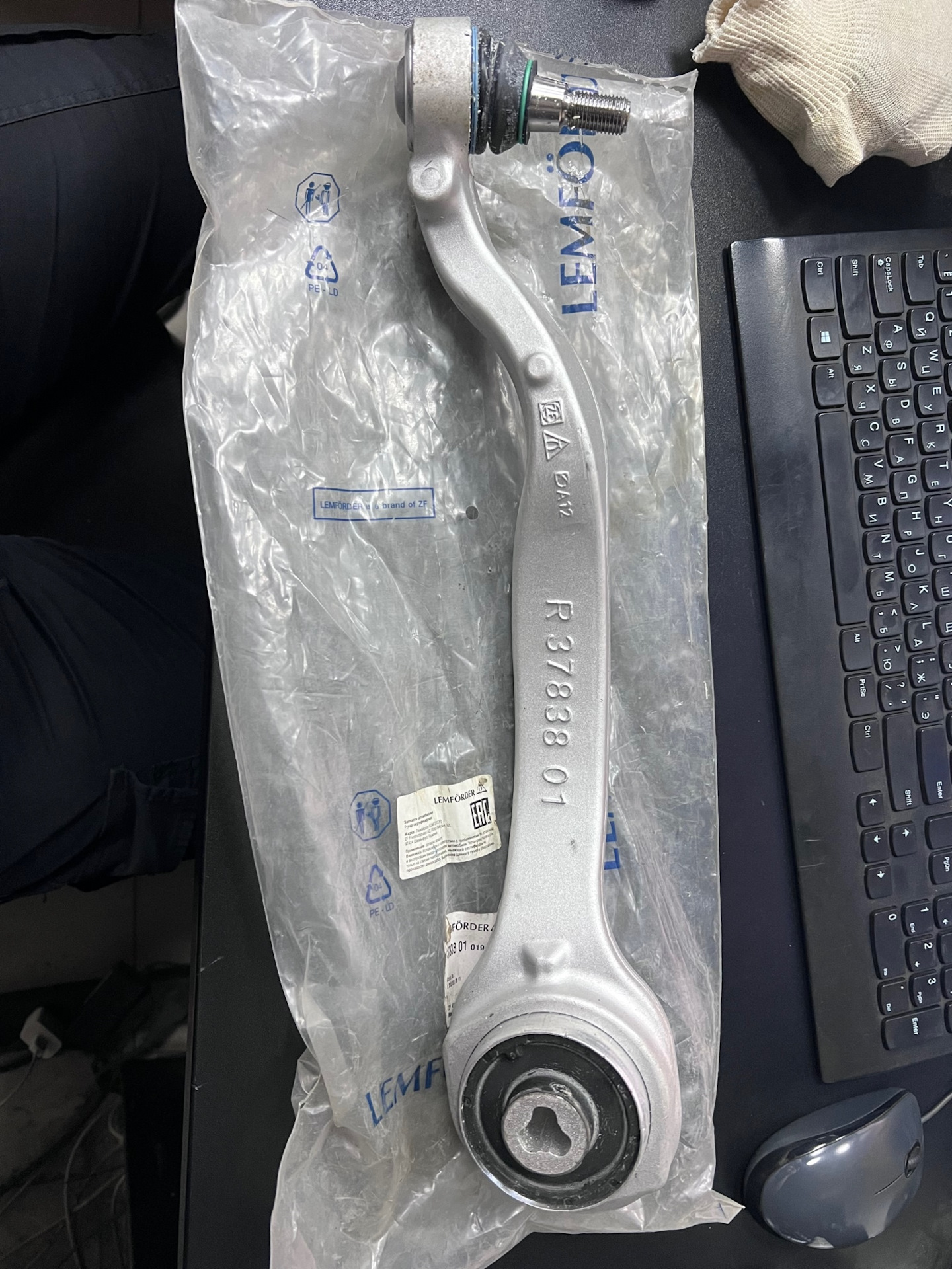 Замена переднего продольного (косого) рычага и стоек стабилизатора ...