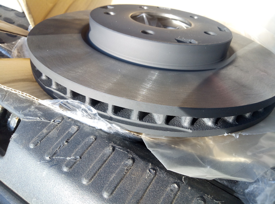 Переднии оригинальные тормозные диски MITSUBISHI (4615A190) за 2370р ...