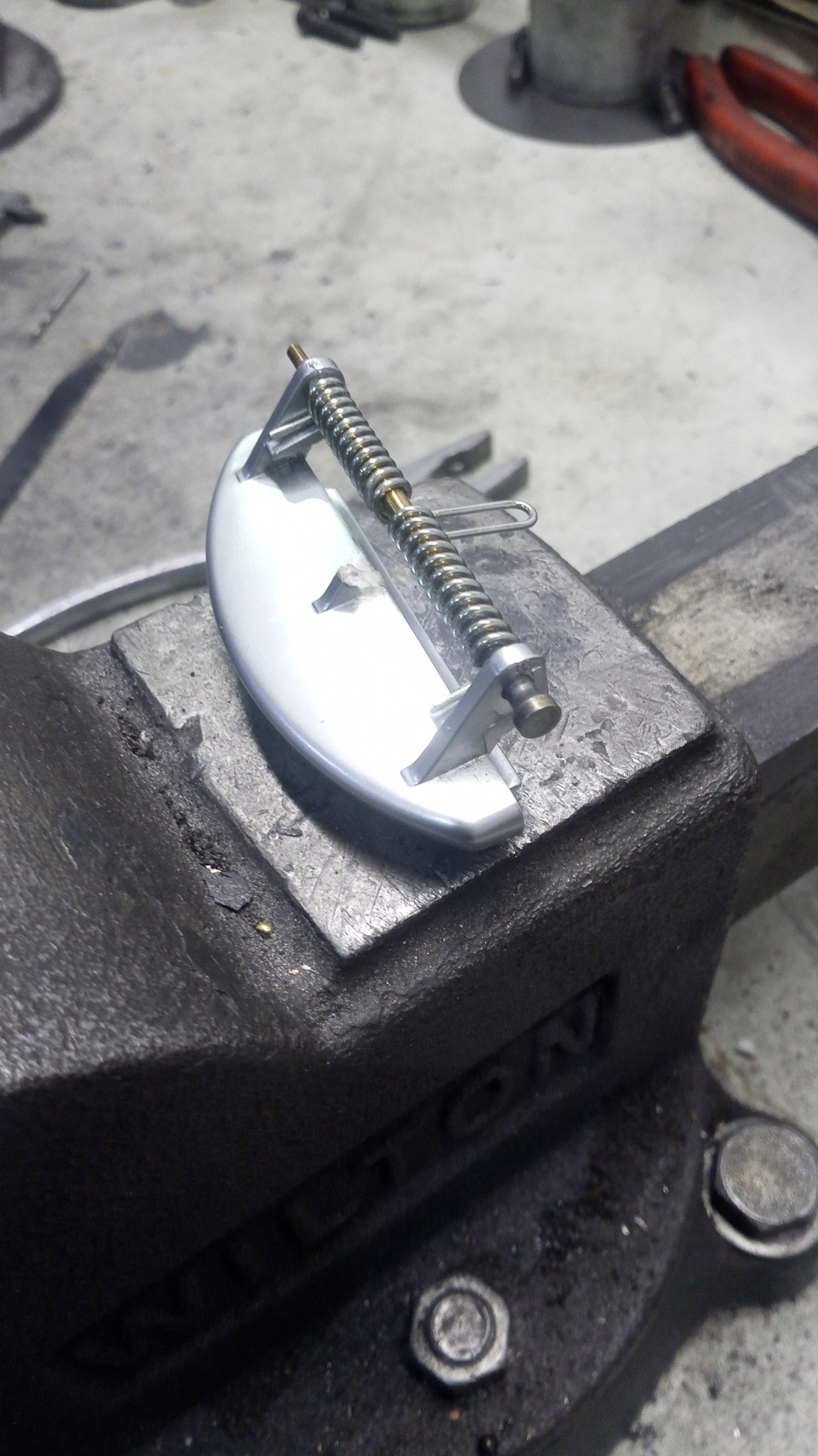 Восстановление замка подлокотника — Nissan Primera (P12), 1,6 л, 2006 года | поломка | DRIVE2