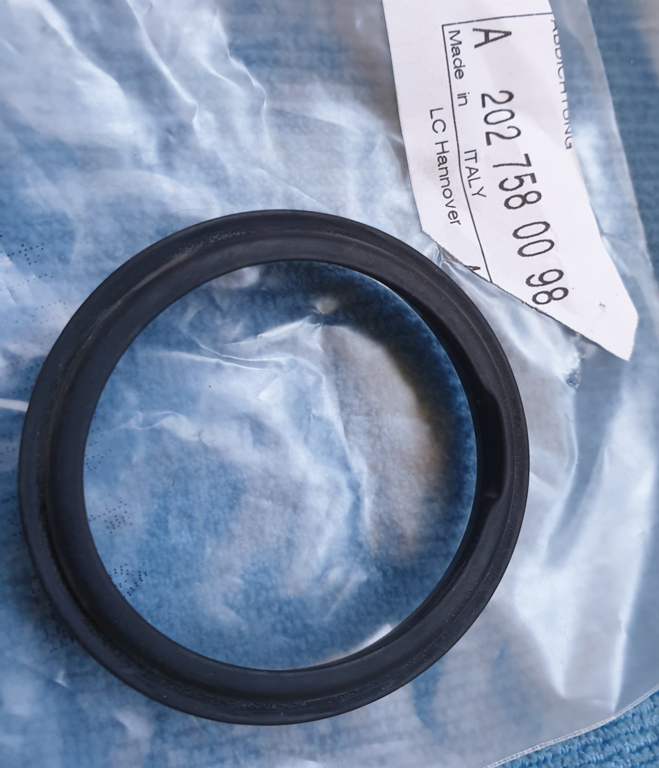 Новый уплотнитель багажника A 202 750 01 98 — Mercedes-Benz C-Class ...