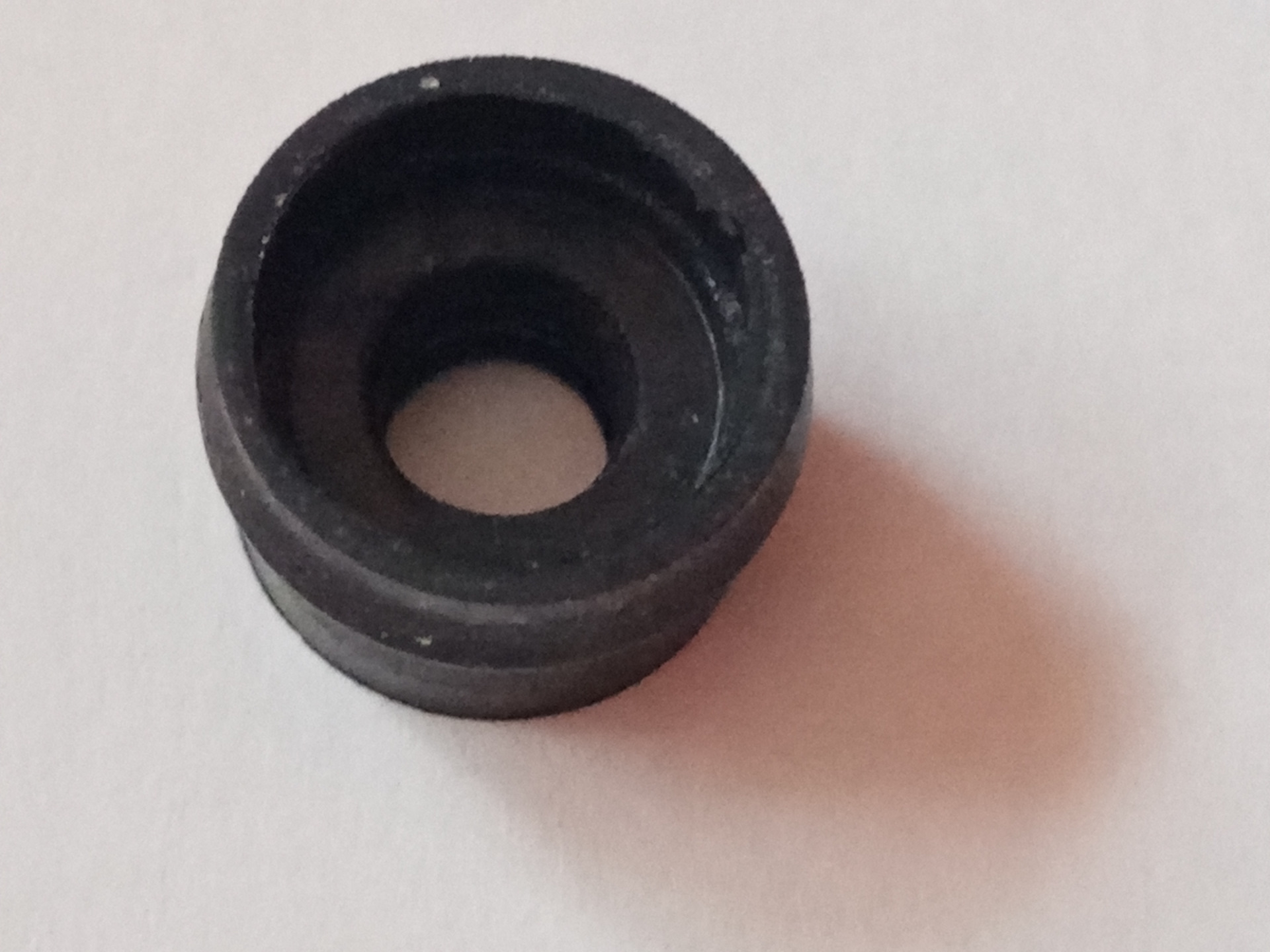 Колпачок штуцера прокачки сцепления. — Opel Vectra B, 2,5 л., 1997 года ...