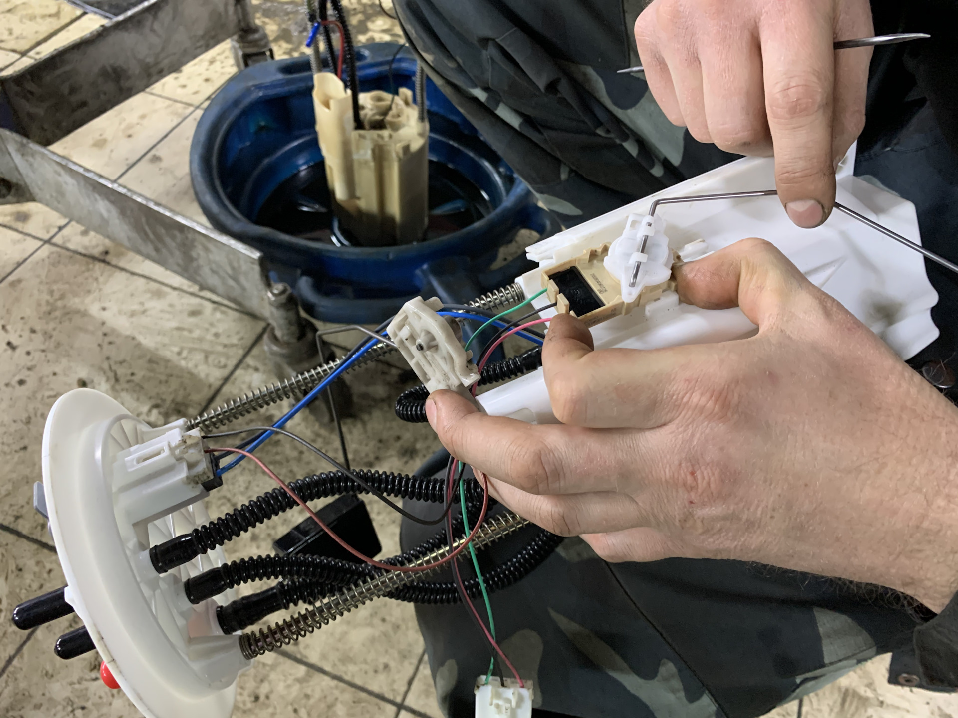 Toyota Land Cruiser 200 - Облегченный дополнительный бак из алюминия ...