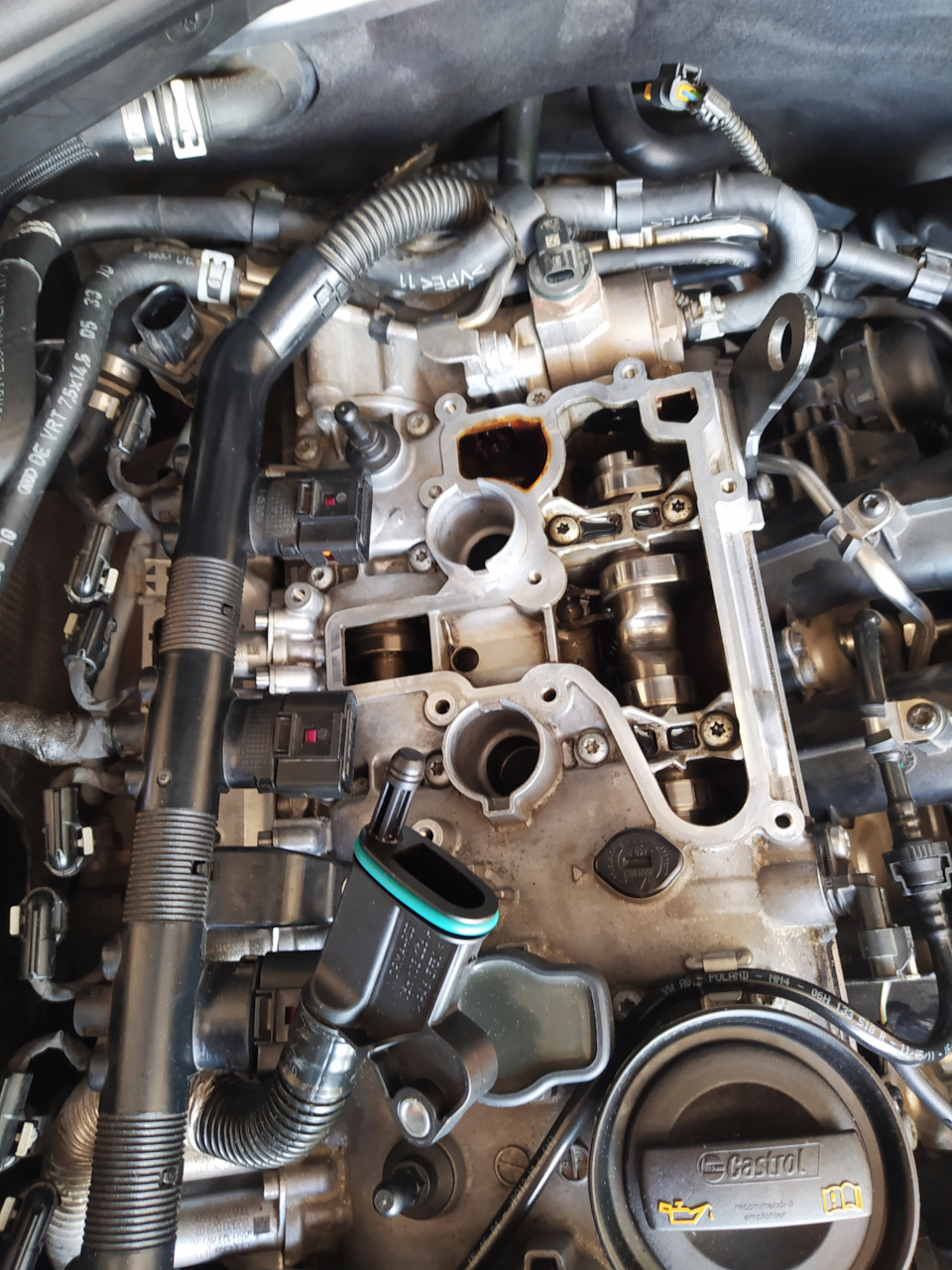 Замена прокладки и уплотнительного кольца на маслоотделителе — Audi A6 ...