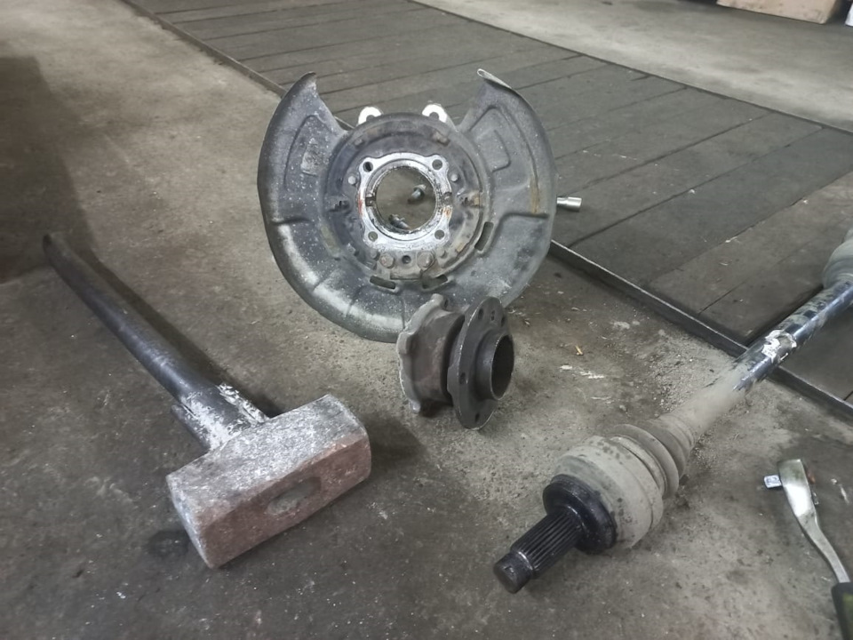 Замена задних ступичных подшипников — BMW X5 (E70), 3 л, 2011 года ...