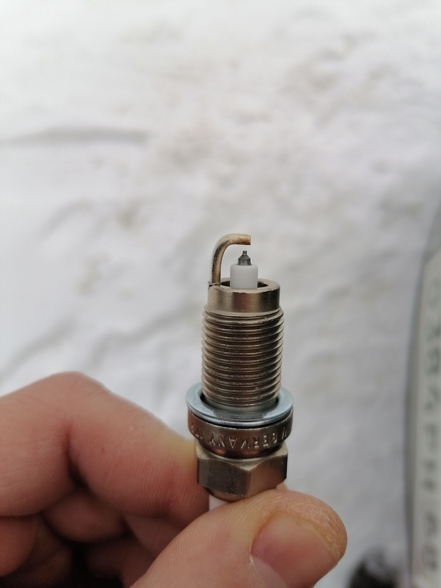 Замена свечей — Volkswagen Passat B6, 2 л, 2008 года | расходники | DRIVE2