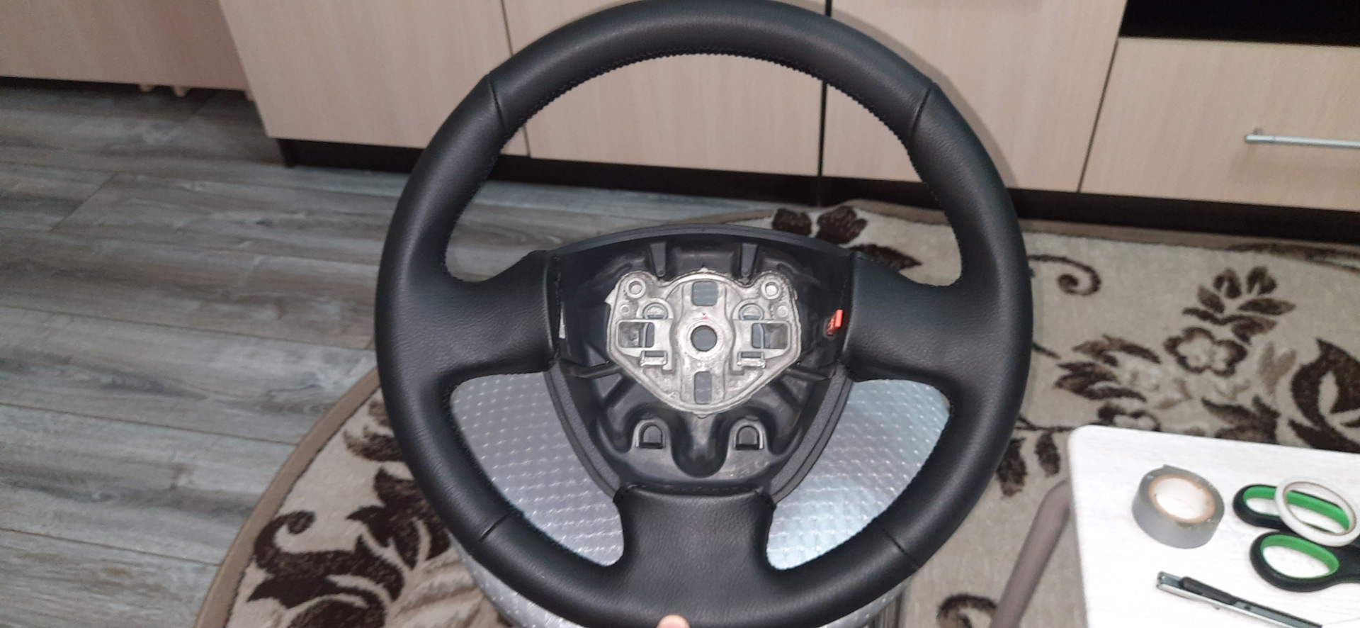 Оплетка руля из "кожи". — Lada Гранта Лифтбек (1G), 1,6 л, 2014 года ...